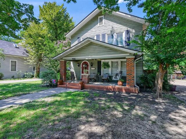706 N Woods Street