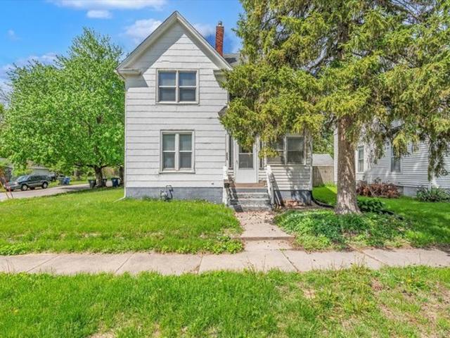706 N Howell St, Davenport, IA 52802