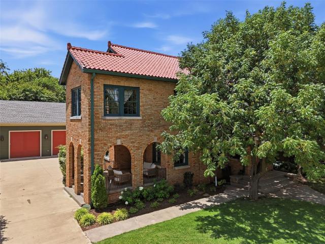 706 NE 19th Street