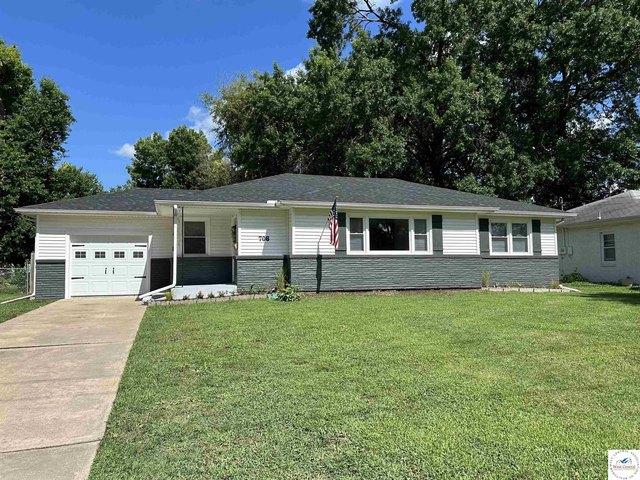 706 S 2nd St, Clinton, MO 64735