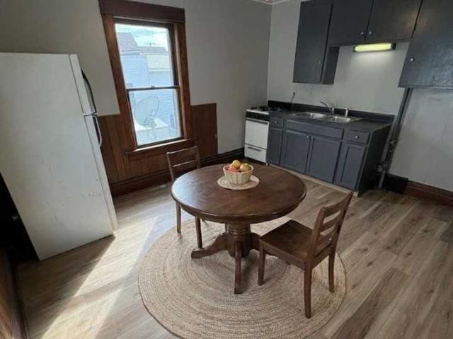706 South St 1 Bedroom Apartment for Rent at 706 South St, Waterloo, IA 50701 Church Row Historic