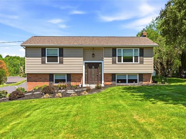 706 Shawnee Dr, South Manheim, PA 17922
