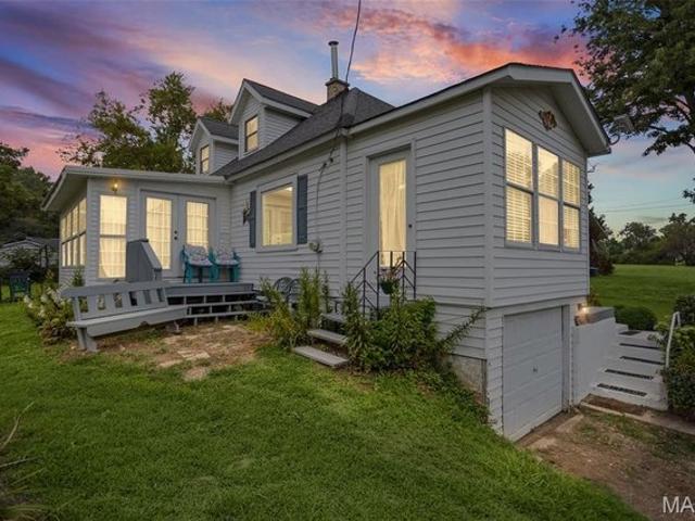 706 Spring St, Pleasant Hill, IL 62366