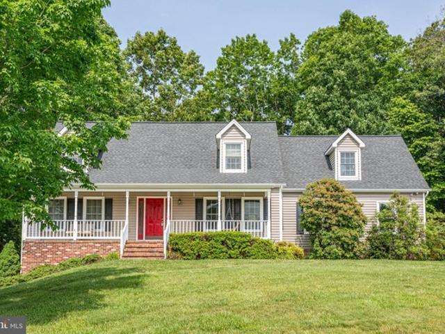 706 Stonewall Ln, Fredericksburg, VA 22407
