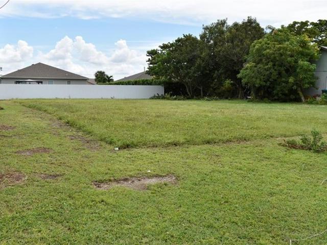 706 SW 21st St, Cape Coral, FL 33991