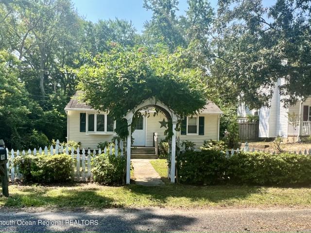 706 Riverside Drive