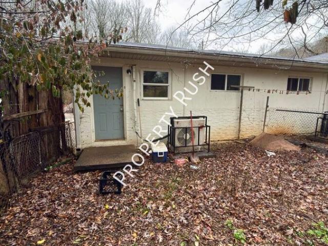 706 W 47th St. A Affordable duplex unit in Chattanooga, TN! $825/mo