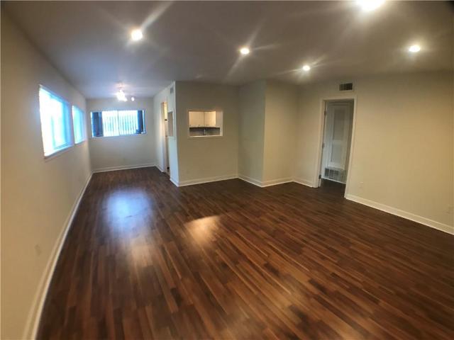 706 W 34th St # 101