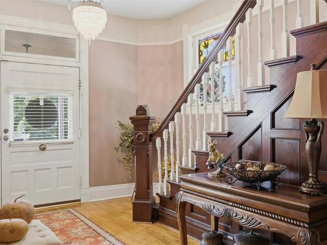 706 W Wall Street