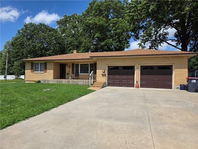 706 W Benton St, Windsor, MO 65360