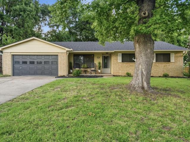 706 W Boston Pl, Broken Arrow, OK 74012