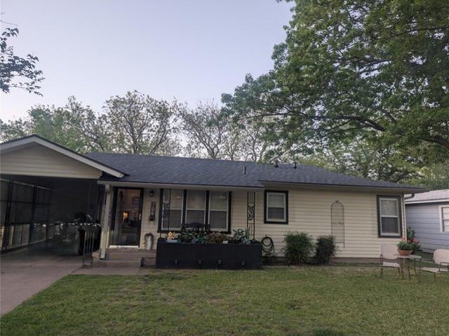 706 W Bloodworth St, Olney, TX 76374