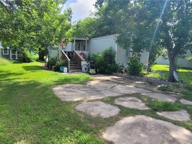 706 W Cleveland Ave, Seadrift, TX 77983
