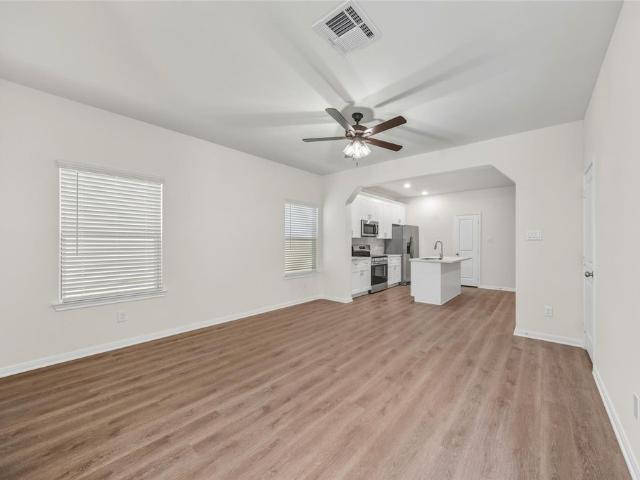 706 W Dallas
