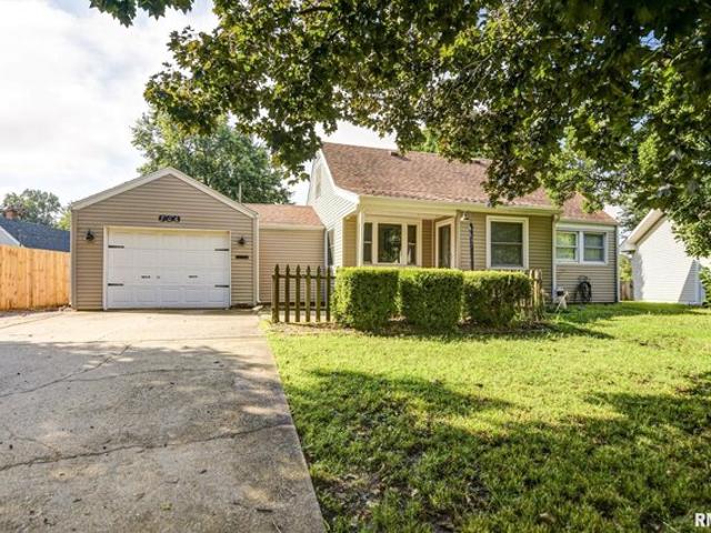 706 W Elm St, Taylorville, IL 62568