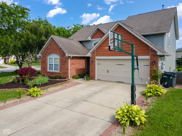 706 Woodcote Lane
