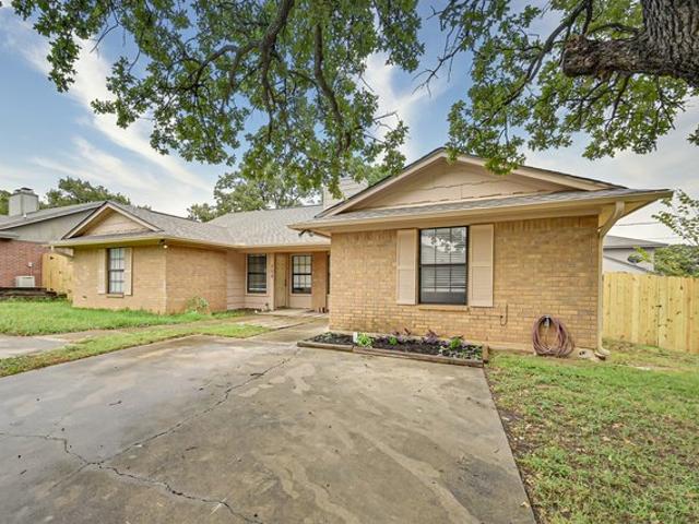 706 Woodland Ct, Kennedale, TX 76060