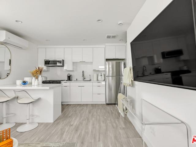 7076 Park Manor Ave, North Hollywood, CA 91605 | MLS #26650