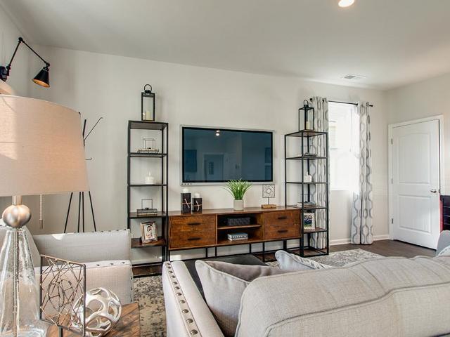 7076 Penny Lane