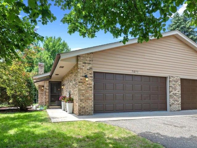 7079 Robinwood Trl, Woodbury, MN 55125