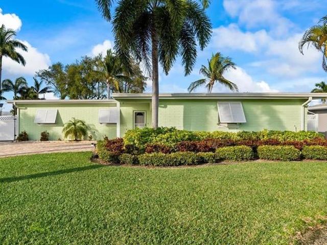 7079 S Shore Dr, South Pasadena, FL 33707