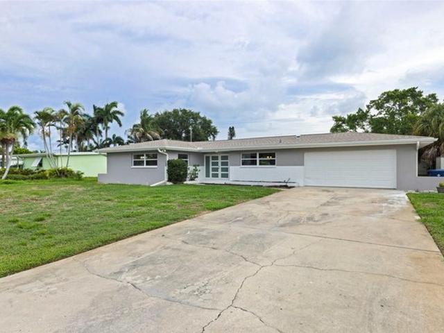 7073 S Shore Dr S, Saint Petersburg, FL 33707