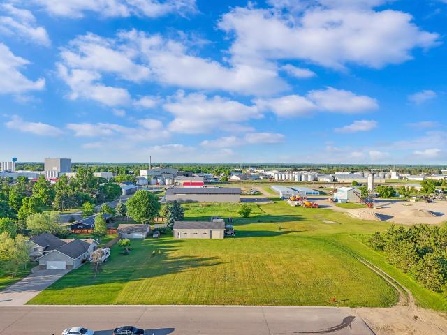 707 4th St SE