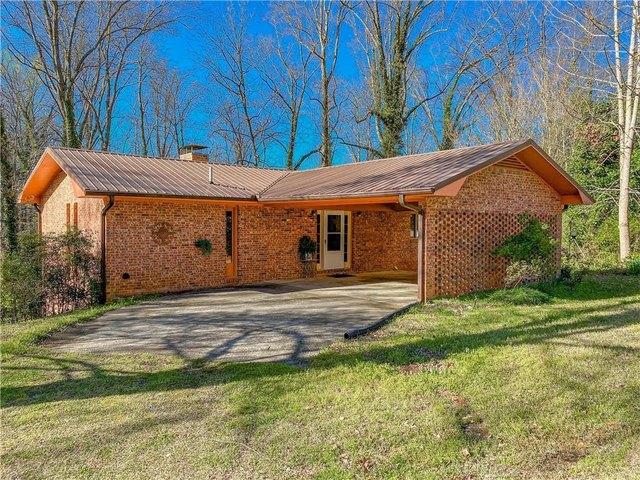707 Campbell Town Rd, Walhalla, SC 29691