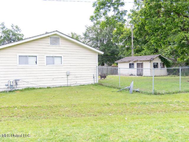 707 Cherokee Road