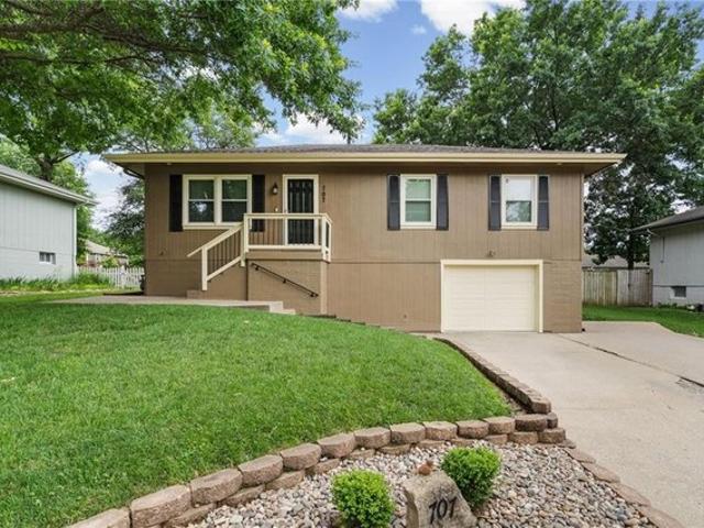 707 Ann Ave, Harrisonville, MO 64701