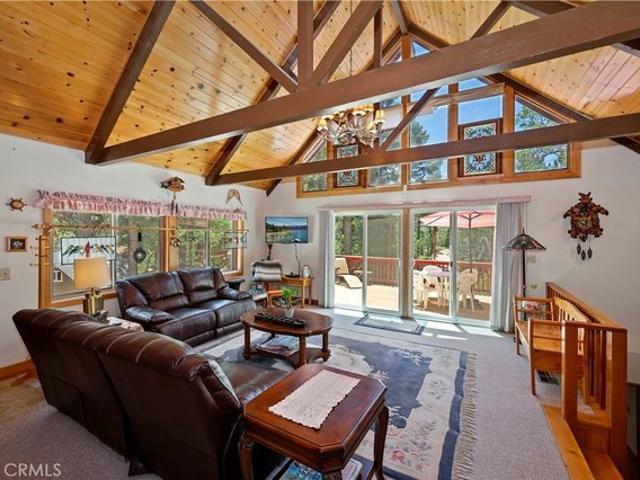 707 Briar Ln, Green Valley Lake, CA 92341
