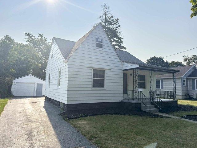 707 Burns St, Essexville, MI 48732