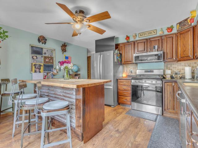 707 Goldfinch Ln