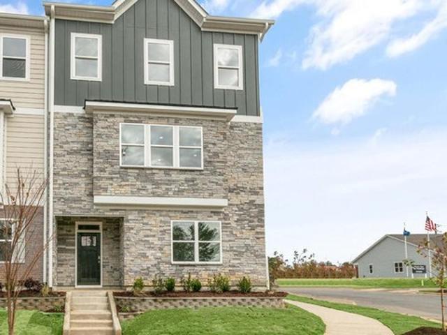 707 Grafton Forest Ln, Fuquay Varina, NC 27526