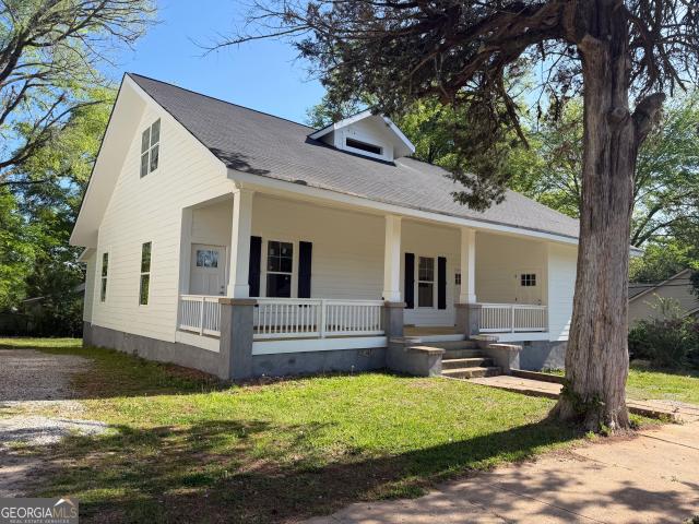 707 E 7th Street