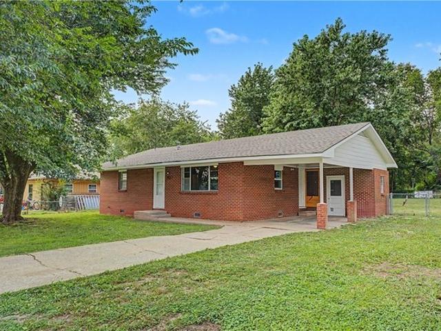 707 E Sumac St, Rogers, AR 72756