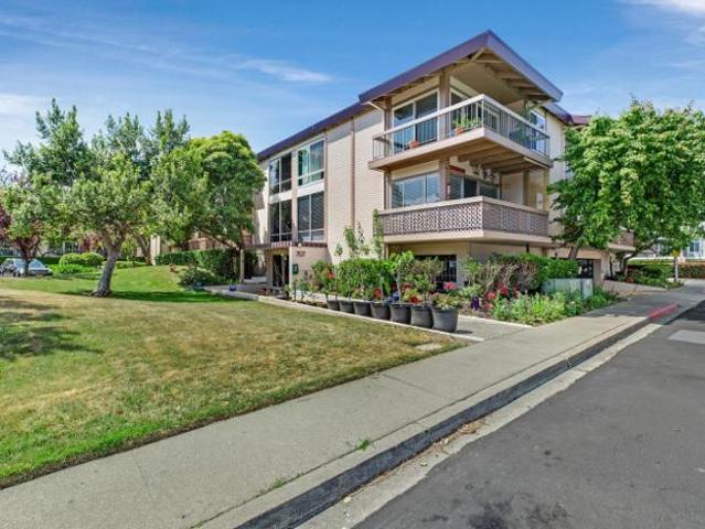707 Fathom Dr 102, San Mateo, CA 94404