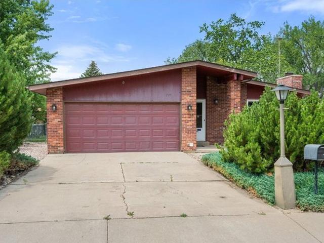707 Hilltop St, Longmont, CO 80504