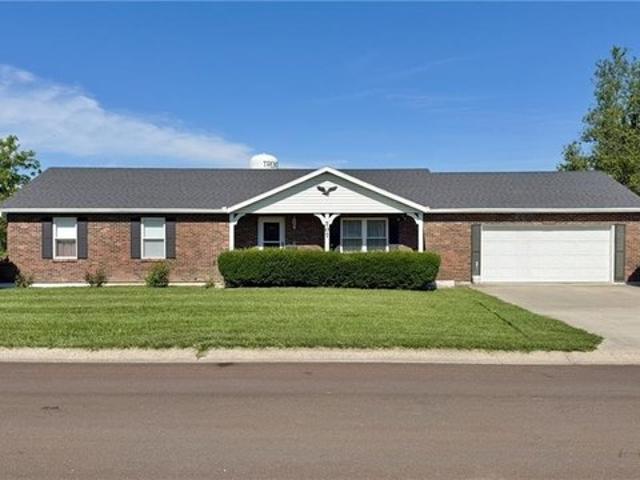 707 Lake Manor Dr, Trenton, MO 64683
