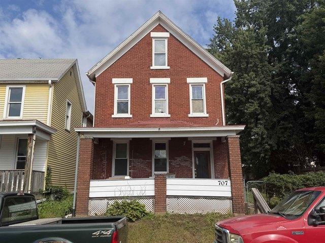 707 Lincoln Ave, Dubuque, IA 52001