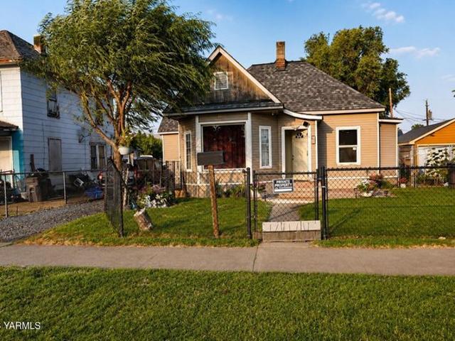 707 N 3rd St, Yakima, WA 98901