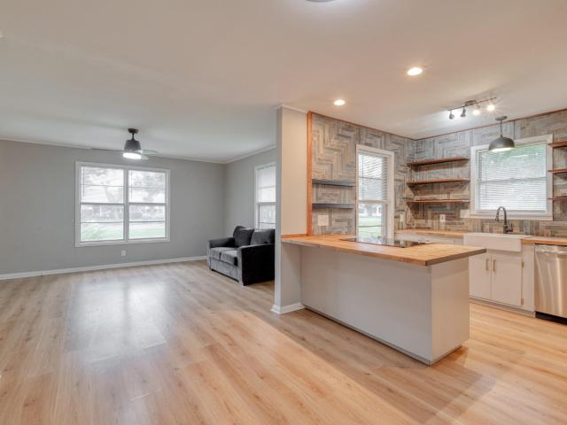 707 N Main St