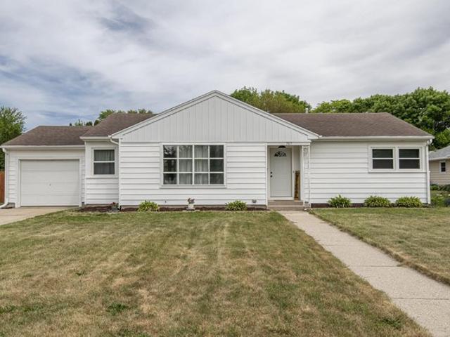 707 N Moreland Blvd, Waukesha, WI 53188