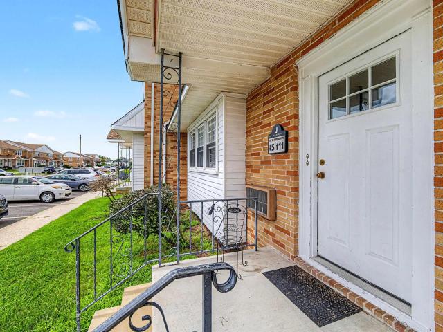 707 N Oxford Ave