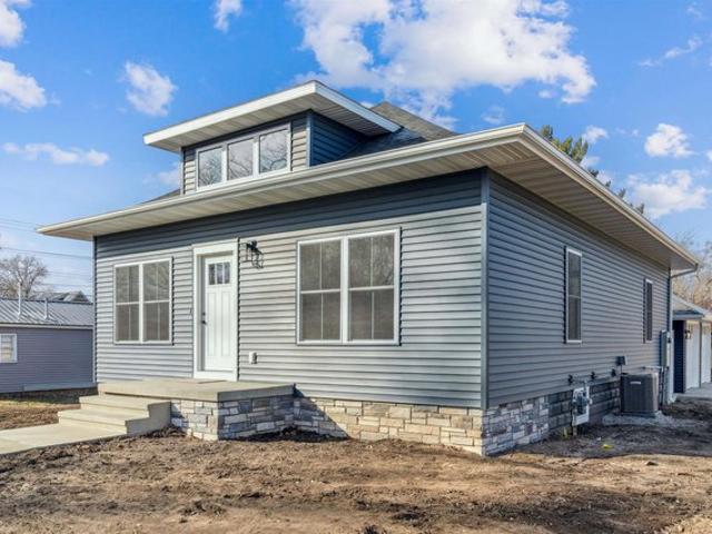 707 NE 5th Ave, Independence, IA 50644