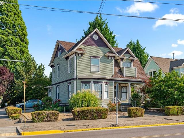 707 NE 5TH ST