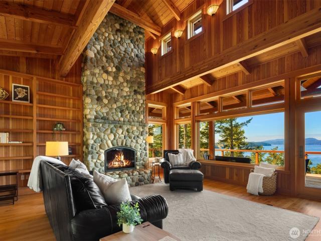707 NW Thatcher Pass Road