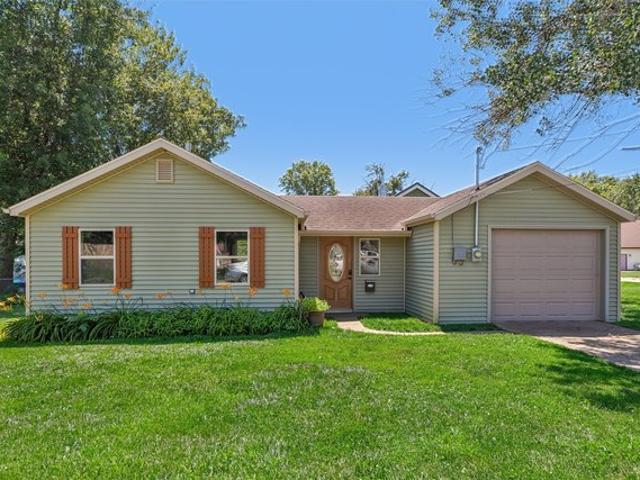 707 S 12th Ave W, Newton, IA 50208