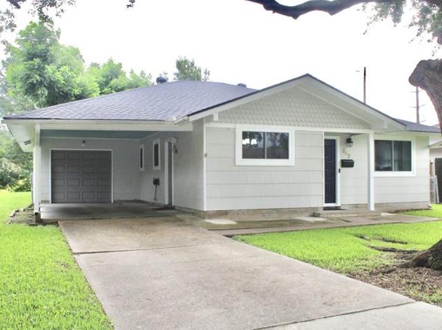 707 S 16th St, Nederland, TX 77627