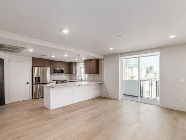 707 S Berendo Street 601